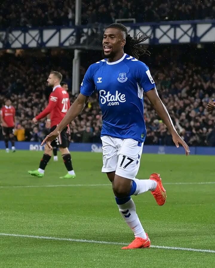 Jay Jay Okocha spotted in Goddison park crowd as Iwobi scores vs Man United